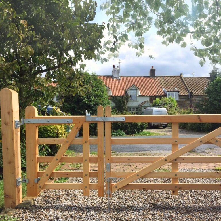 Wooden Gunstock Gates s - Duncombe Sawmill, local and UK delivery from ...