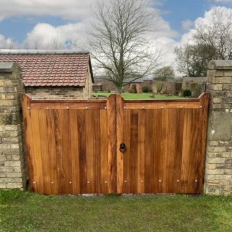 Wooden Gunstock Gates s - Duncombe Sawmill, local and UK delivery from ...