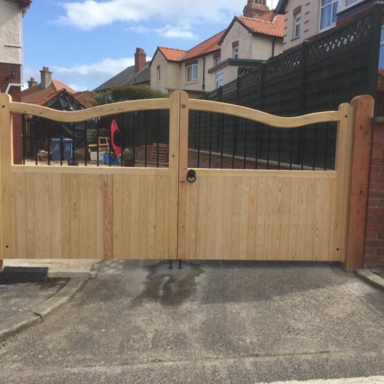 Wooden Gunstock Gates s - Duncombe Sawmill, local and UK delivery from ...