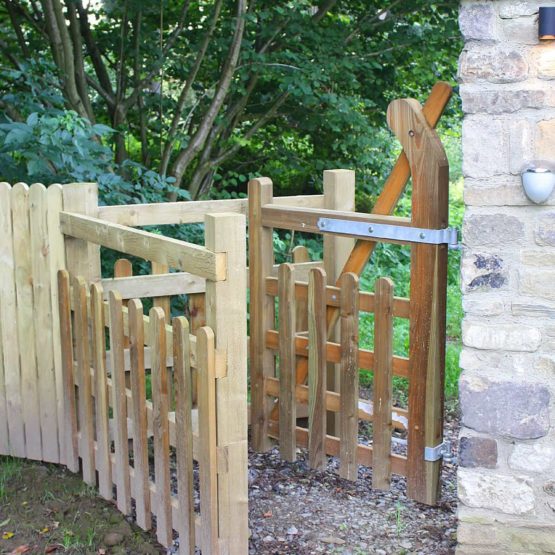 Duncombe Sawmill wooden gates, agricultural fencing & garden fencing