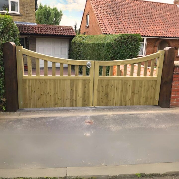 Wooden Gunstock Gates s - Duncombe Sawmill, local and UK delivery from ...