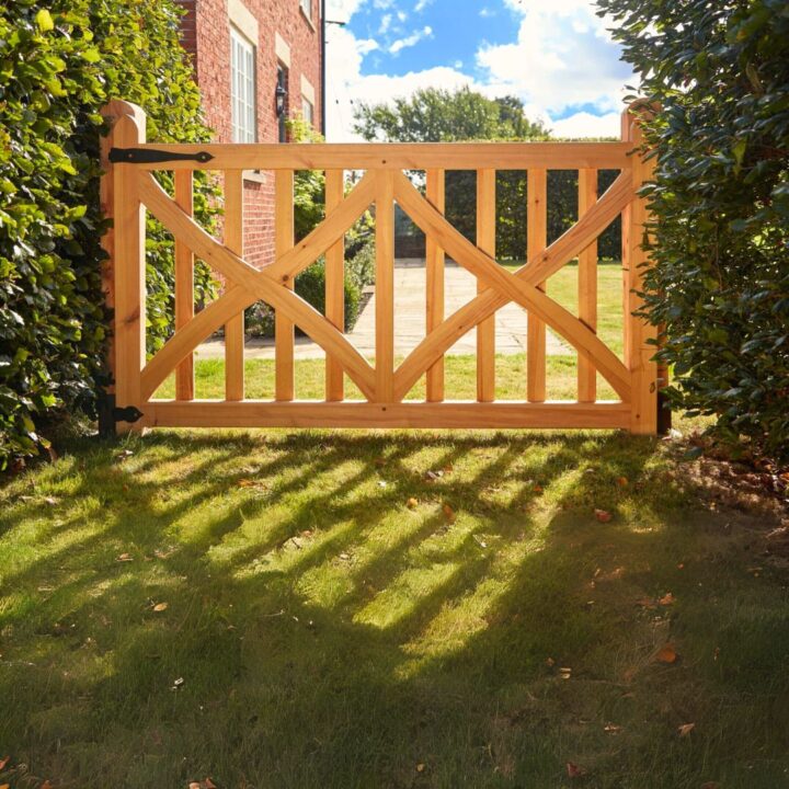 Wooden Gunstock Gates s - Duncombe Sawmill, local and UK delivery from ...